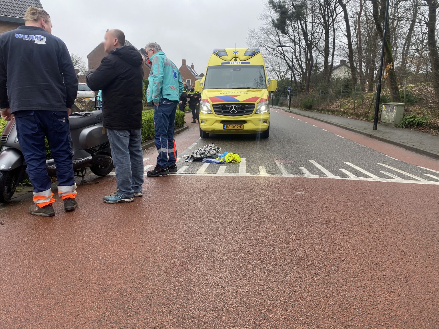 Snorfietser met flinke hoofdwond na valpartij – Nuuts